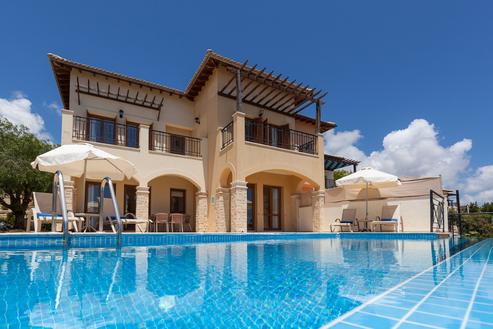 Aphrodite Hills Rentals - Golf Post
