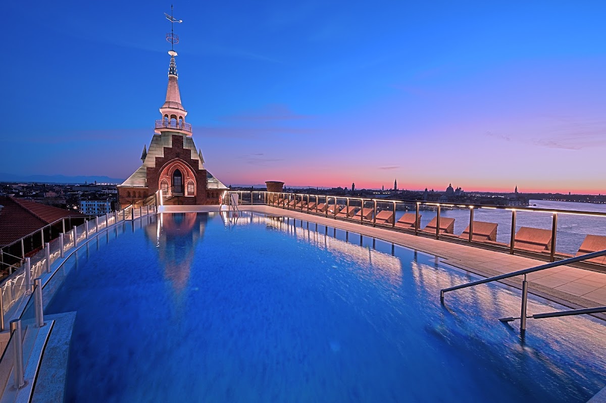 DoubleTree by Hilton Hotel Venice-North - Golf Post